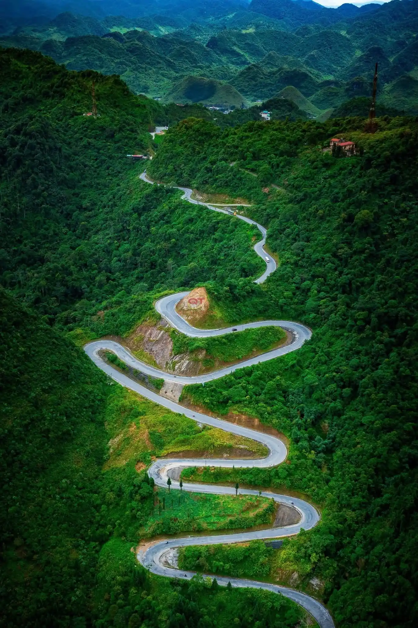 Ha Giang Loop tour by Motorbike & Jeep | Loop Trails Tours